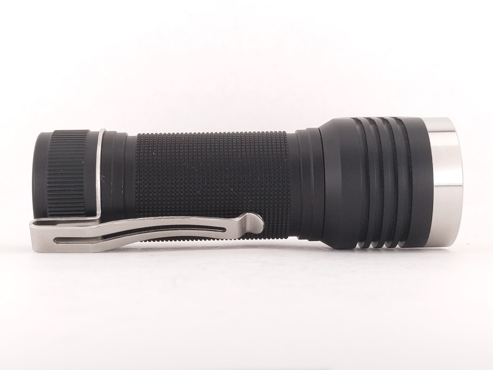 Emisar D4SV2 Review – Three Versions Compared! – Grizzly's Reviews