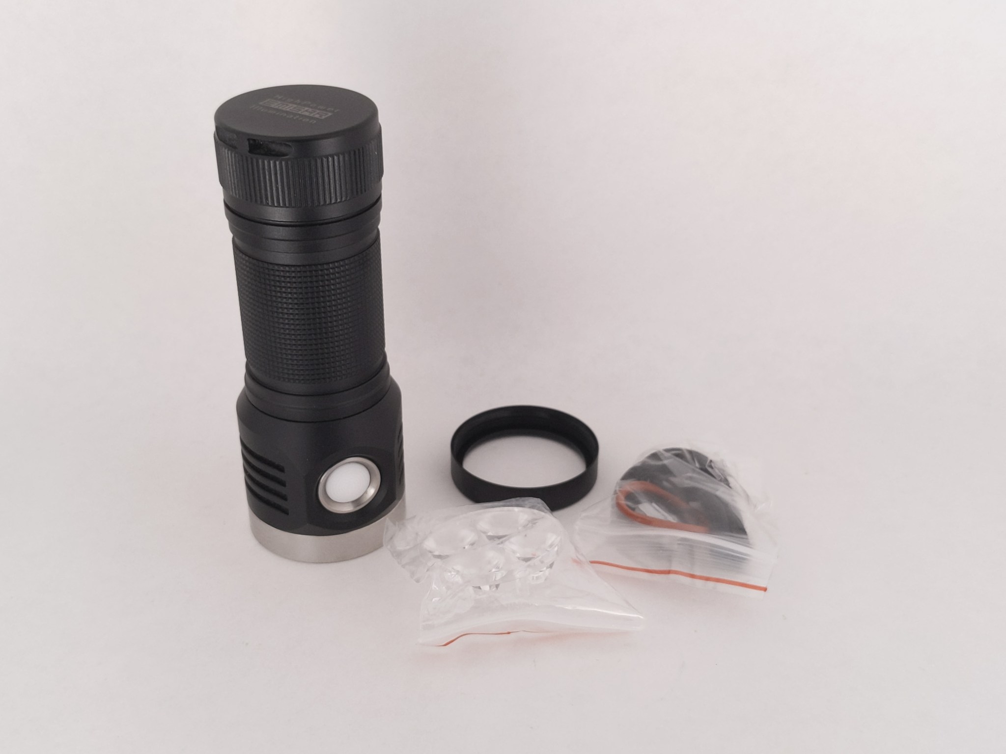 Emisar D4SV2 Review – Three Versions Compared! – Grizzly's Reviews