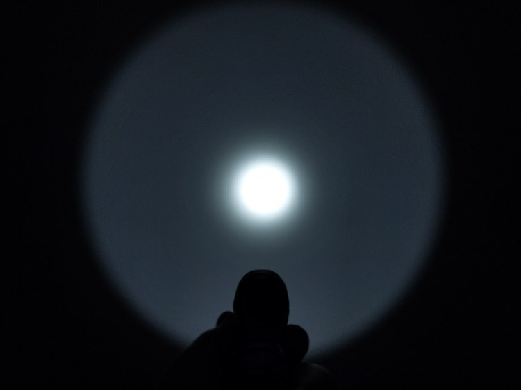 Convoy M1 SFT40 Review – High Value Compact Thrower – Grizzly's Reviews